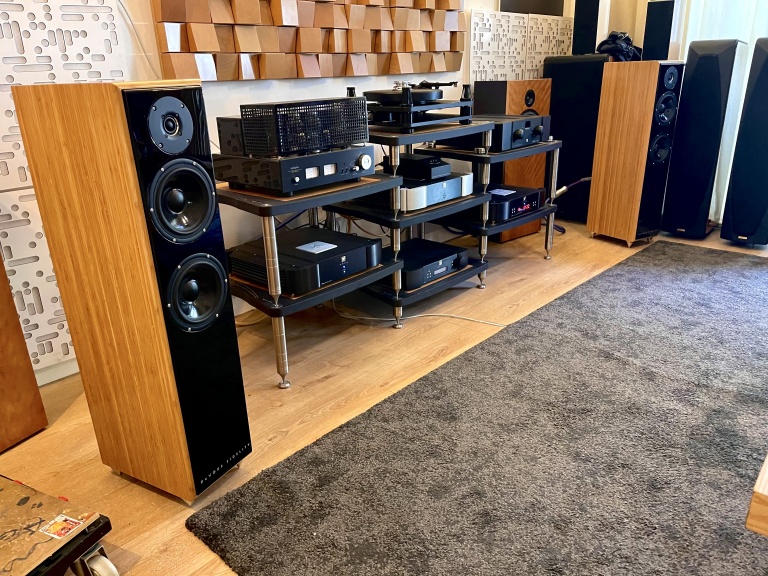 DeVORE FIDELITY - Gibbon Super Nine - ארמה אודיו , רמקולים רצפתיים ...